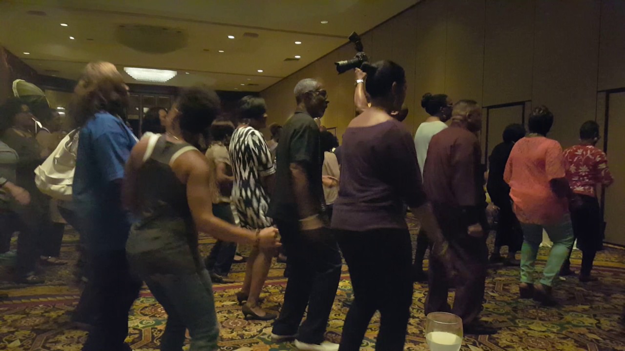 "The Wobble" at the 2016 Bennett College Alumnae Weekend - YouTube