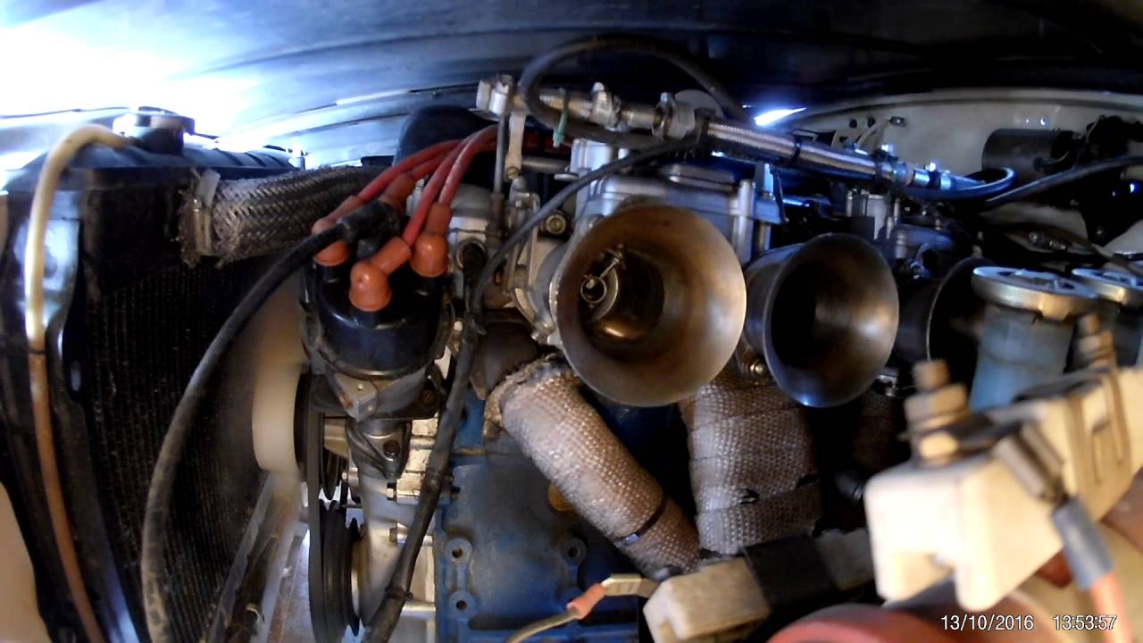 Datsun510 L18 engine with 44 Solex Mikunis - YouTube