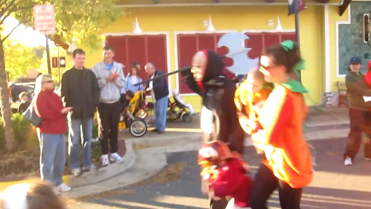 Goblin Gallop 09 - Peter and Jillian at finish line - YouTube