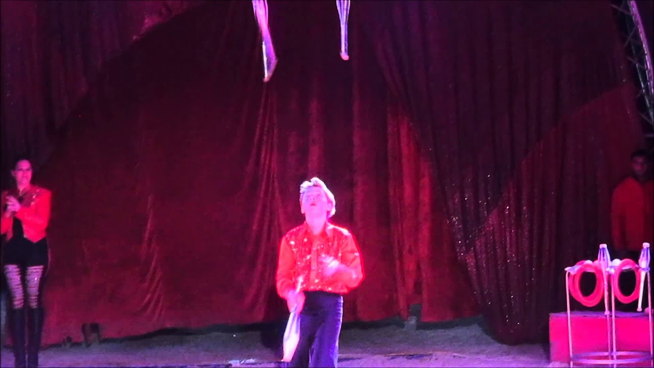 Courtneys Daredevil Circus - Juggling :D 2016 - YouTube
