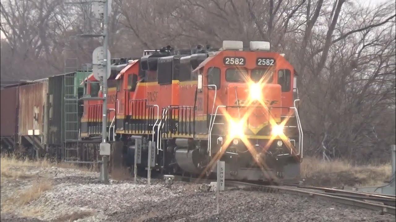 BNSF 2582 with RS3L leads the Bayard Local at Pacific Junction, Iowa. - YouTube