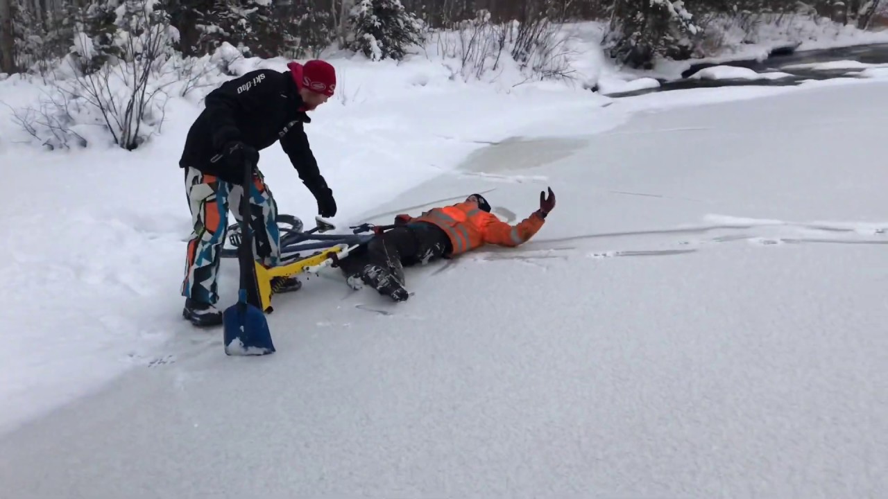 Hard snow bike crashes - YouTube