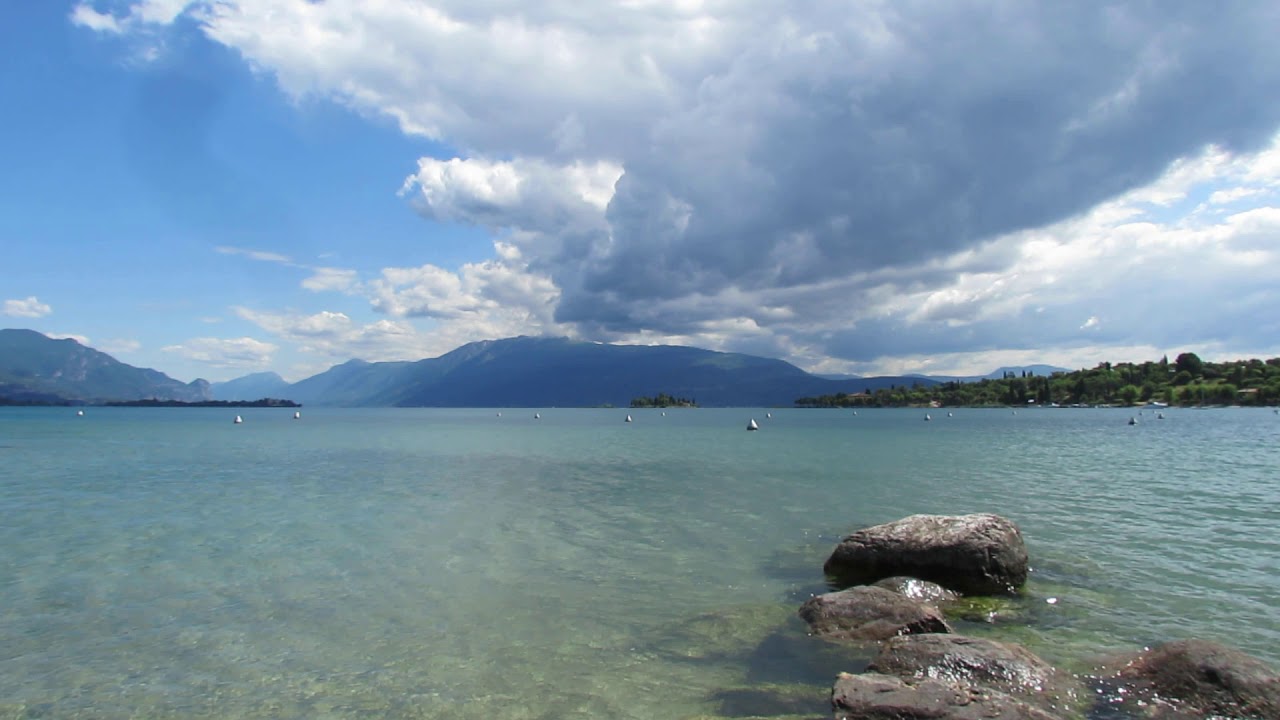 relax al lago di Garda, acqua cristallina e panorama meraviglioso - YouTube
