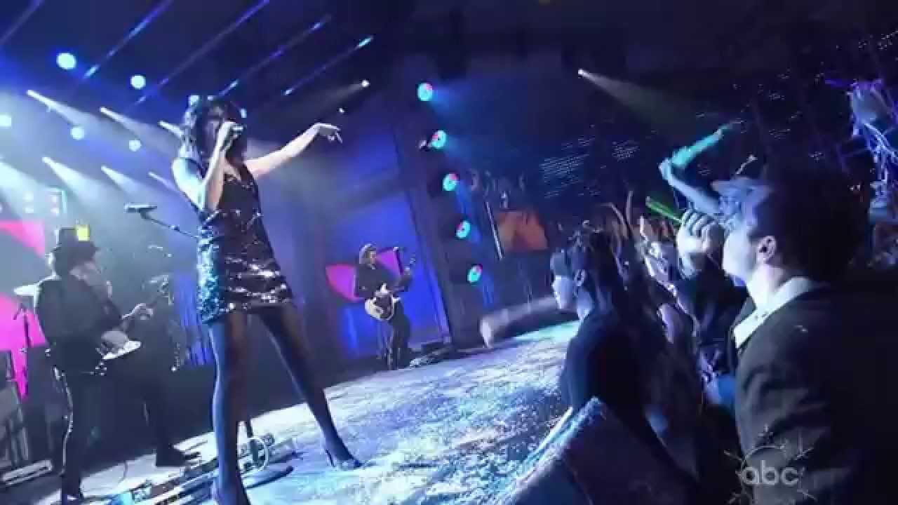 Selena Gomez - More (Live HD) - YouTube