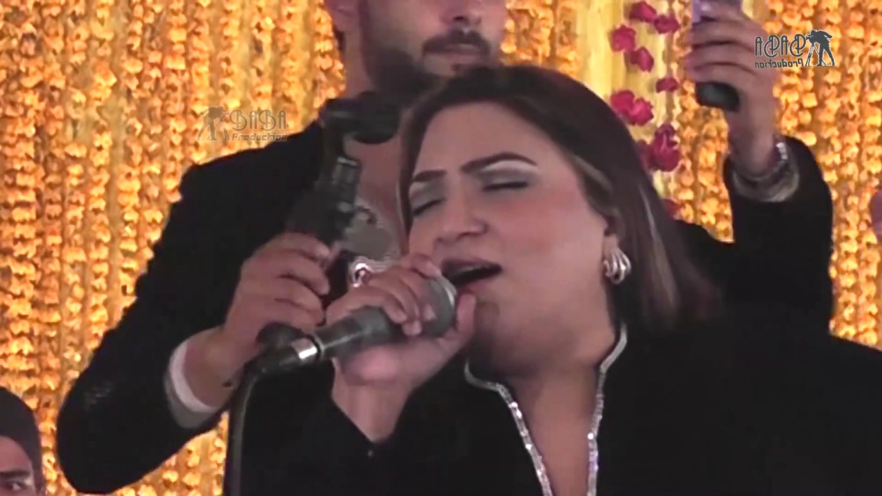 saima jahan live performance at wedding mehndi program in farooka sillanwali - YouTube