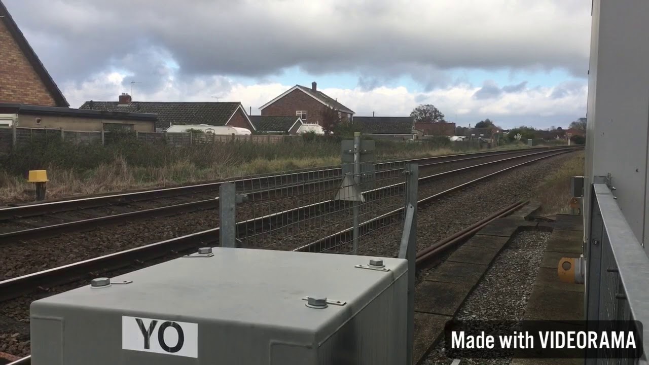 *Vehicle Shot at end* Poplar Farm Level Crossing (Norfolk) 11/11/17 ...
