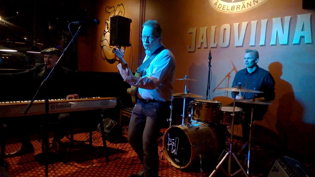 Mr. Breathless Trio - Oon Mikä Oon - YouTube