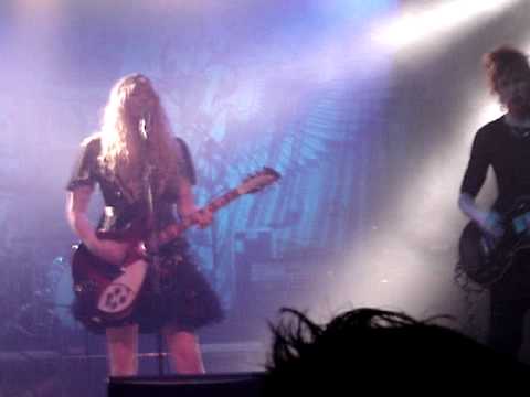 Hole (Courtney Love) - Pretty on the inside (Live in Milan 2010)