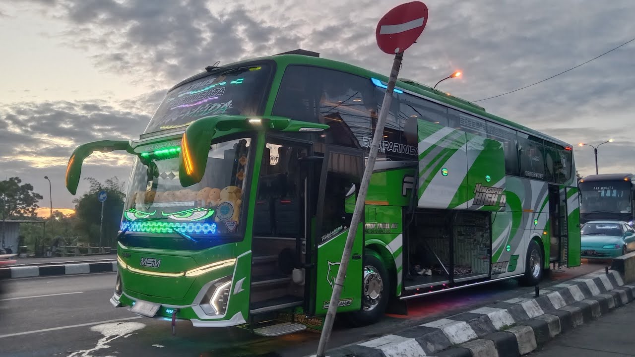 NAIK BUS ARTIS EDISI SERU BARENG IBU-IBU TO PANTAI ANYER. TRIP MSM ...