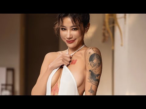 台灣JKF女郎「Lara Fan 雙囍」以精緻的五官和完美的身材贏得了眾多粉絲的喜愛。 - YouTube