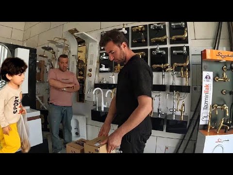 Pia and Ariana cooperate in purchasing building valves