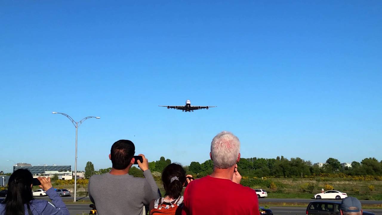 British Airways Airbus A380 Arriving at YVR - YouTube