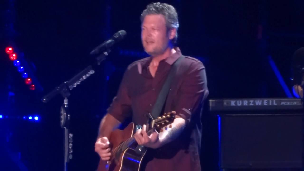 Blake Shelton sings "She's Got a Way With Words" live at CMA Fest - YouTube
