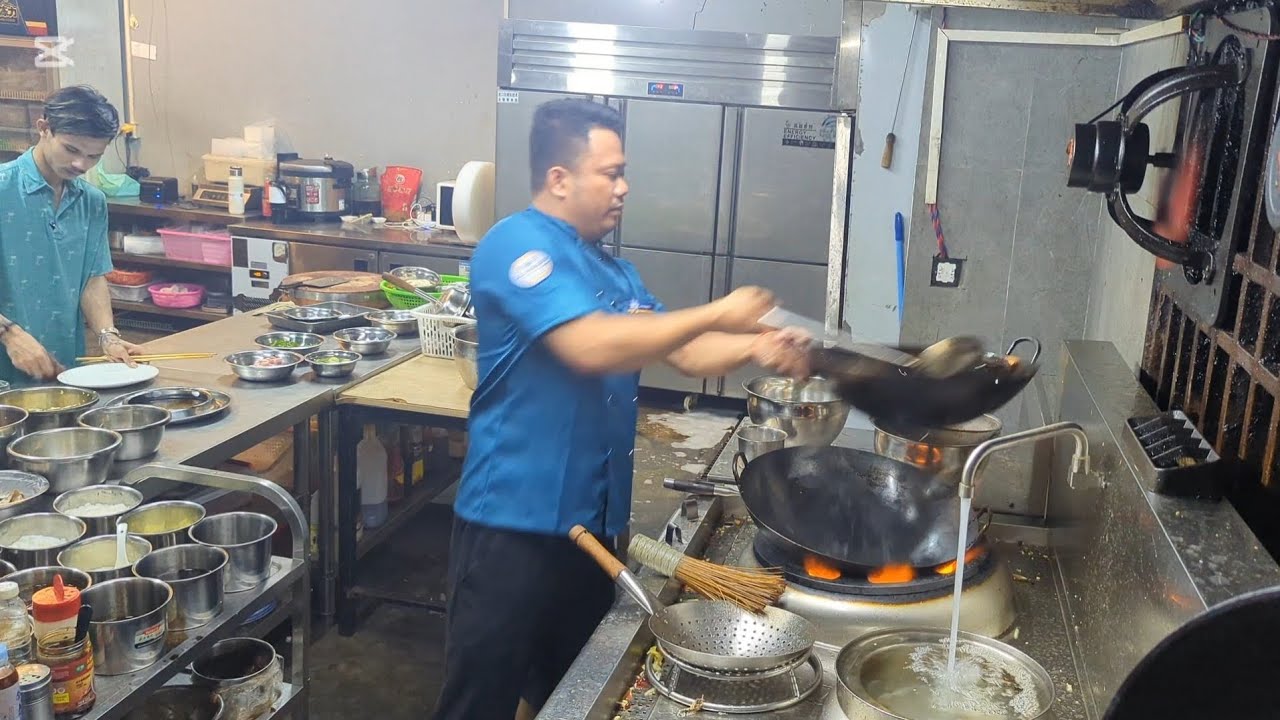 Top Cooking show skill alone with Chinese food in restaurant Cambodia ...