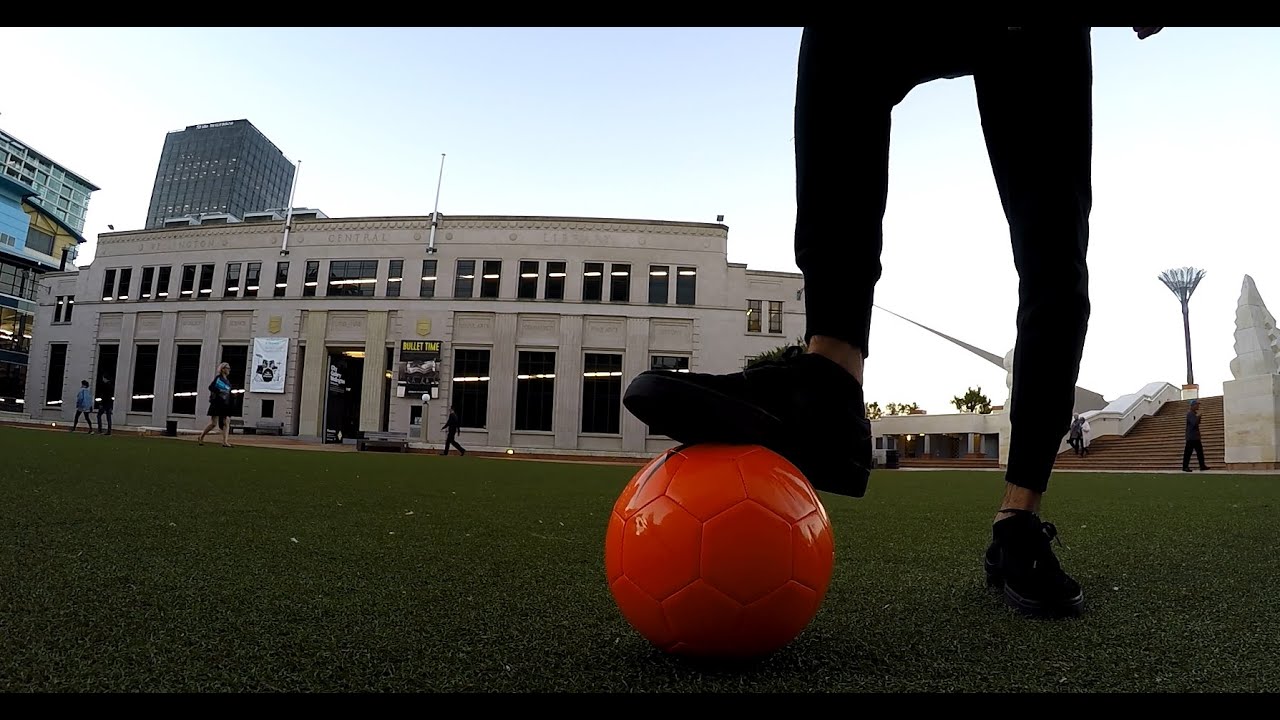 10 Tricks to Lift a Football - YouTube