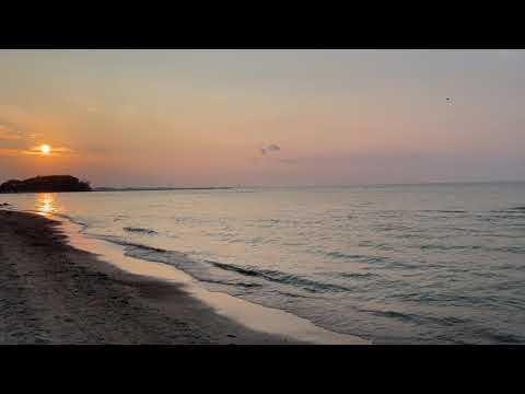 (4K) Beautiful Port Clinton City Beach!! - YouTube