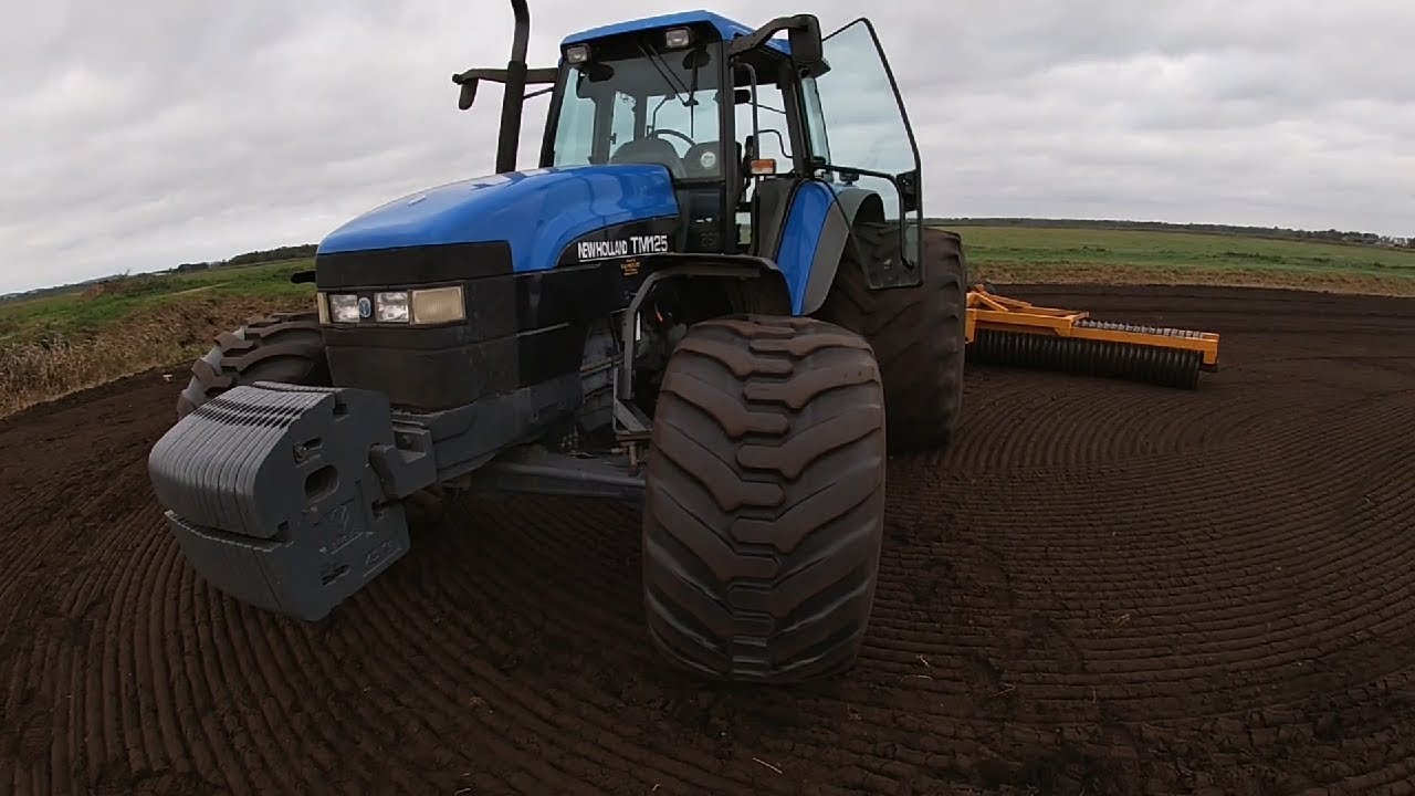 Proper Fen Soil On Display & We Start Bagging Up The Potatoes - YouTube