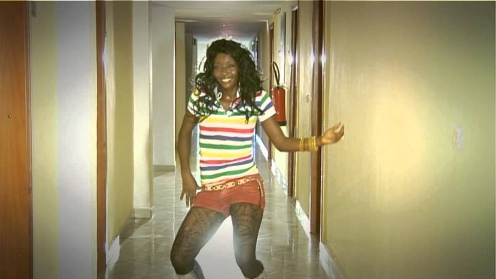 Roger Fenjy (Tu dors, ta vie dort) - YouTube