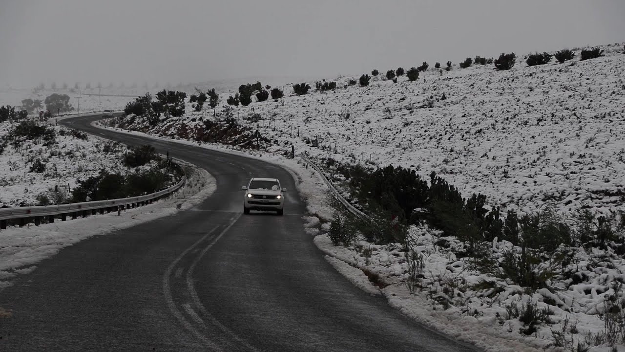 Snow falls over Western Cape in South Africa | AFP - YouTube