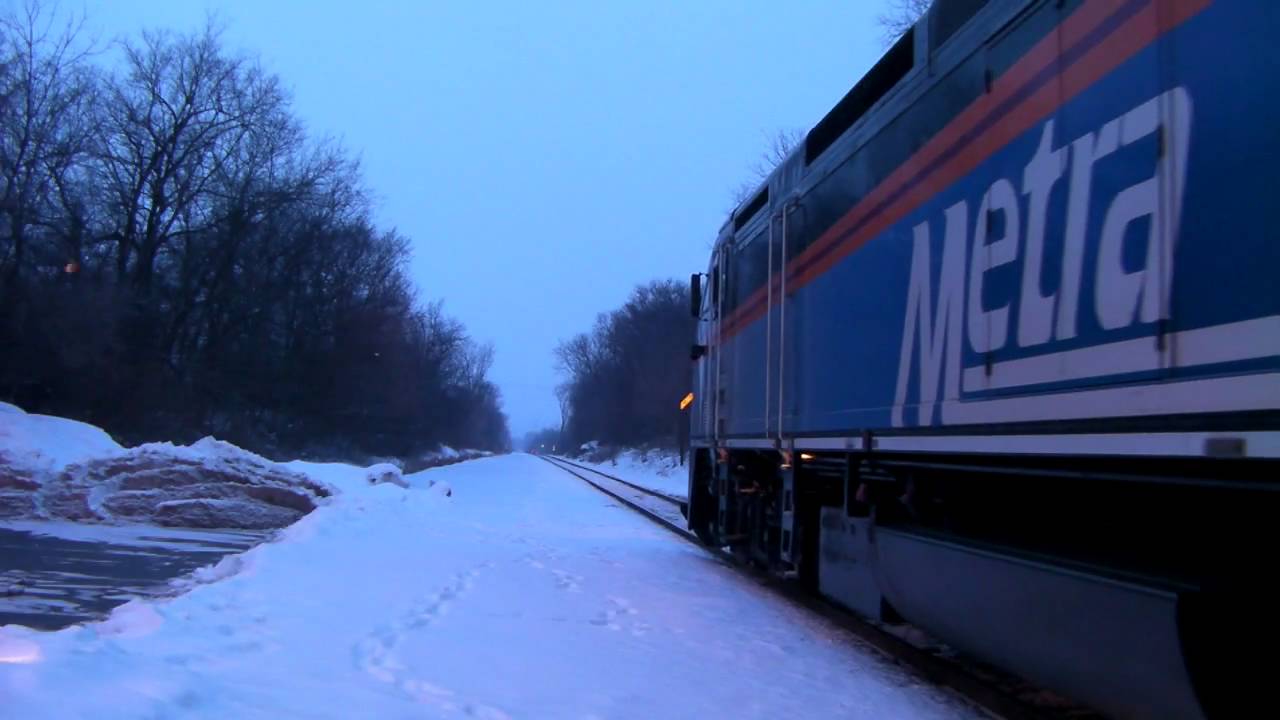 Metra # 418 Departs Libertyville - YouTube