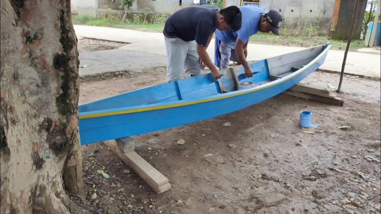 Mengecat Sampan Kayu - YouTube