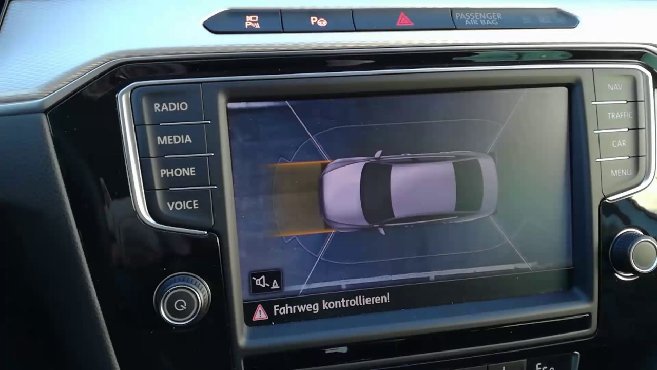 Volkswagen Passat GTE Active Info Display Area View Park Assist forward ...