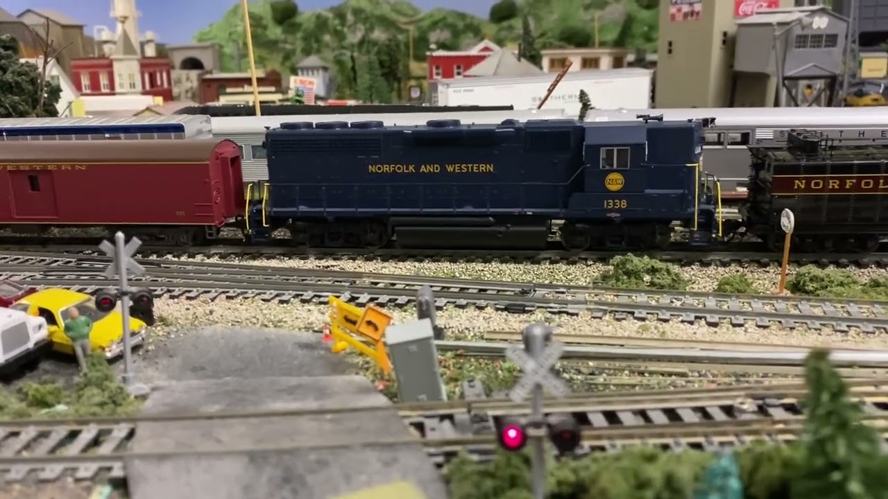 N&W Class J passenger excursion with N&W GP-40 high hood extra power. - YouTube