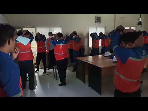 GEMPA - Celana Melorot (Manager lantai)