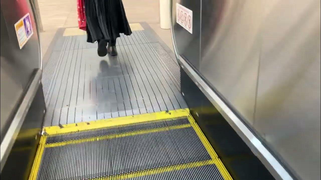 【三菱】1X エスカレーター 松戸駅西口ペデストリアンデッキ 1X escalator Matsudo station Pedestrian Deck Chiba Japan - YouTube