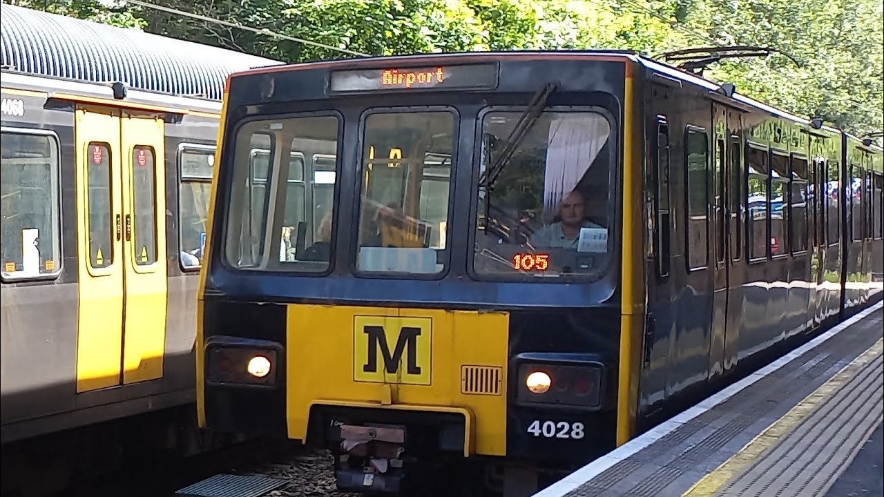 Tyne And Wear Metro Class 599 4028 And 599 4042 - YouTube