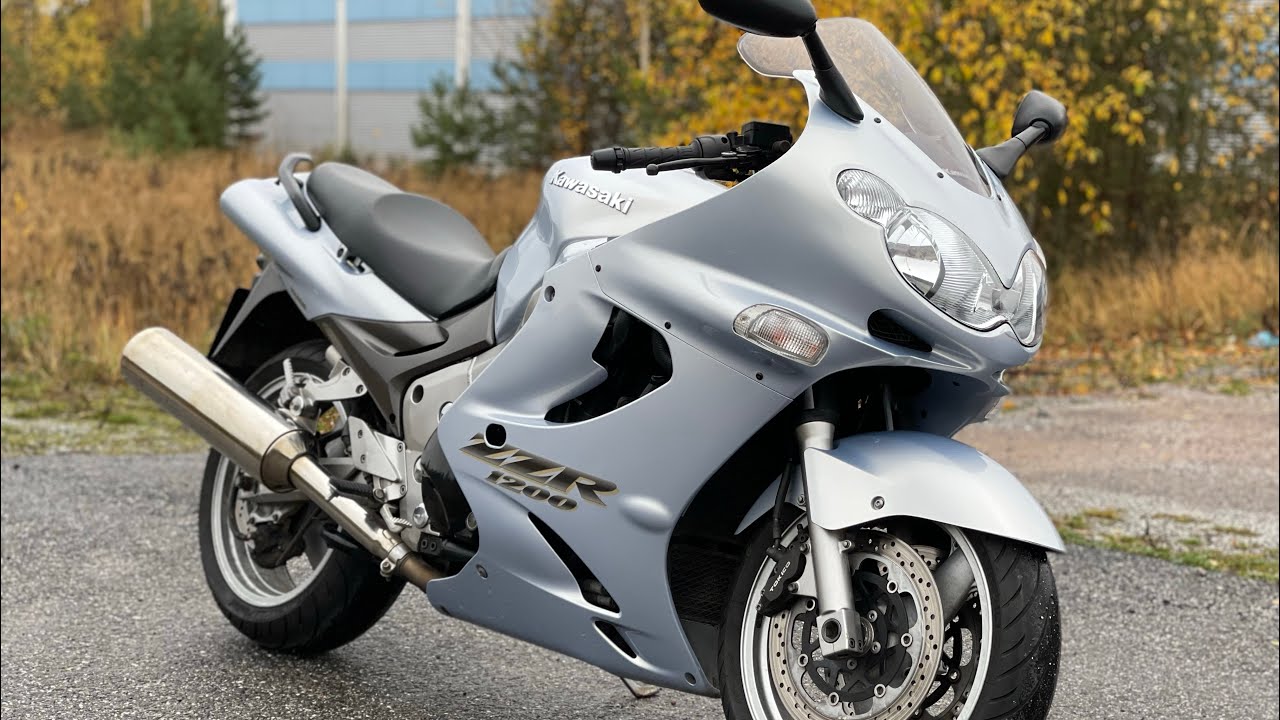 Kawasaki ZZR 1200 2004 walkaround and cold start - YouTube