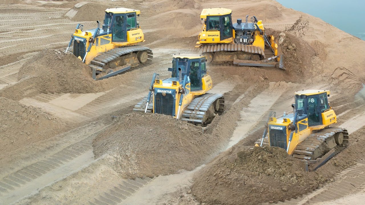 bulldozer rolling pushing mud,Bulldozer Working,Bulldozer push soil ...