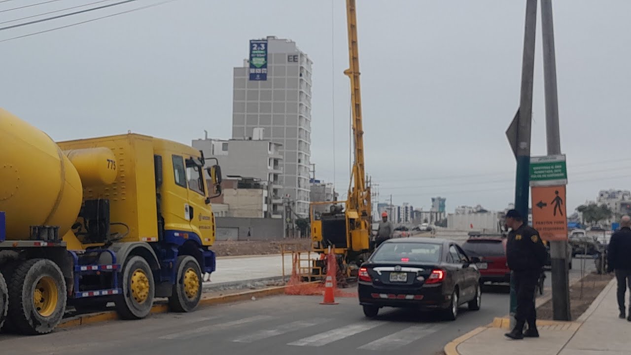 La pista de concreto de la VIA EXPRESA SUR llego a la Av. AYACUCHO en ...
