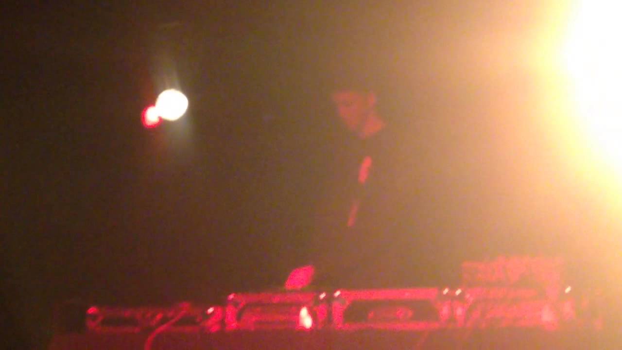 Shlohmo at The Hub UCSB f u all the time and no more live - YouTube