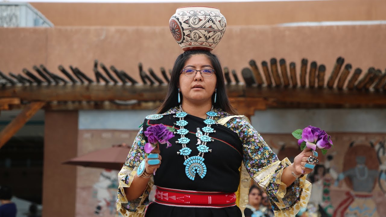 Zuni Olla Maidens, in TRUE 360º - YouTube