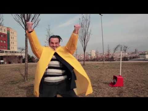 Çok güldüm ya defalarca izliyorum :D Bizim Oğlanın Rahatına Bak (Gece Gölgenin Rahatına Bak Parodi)