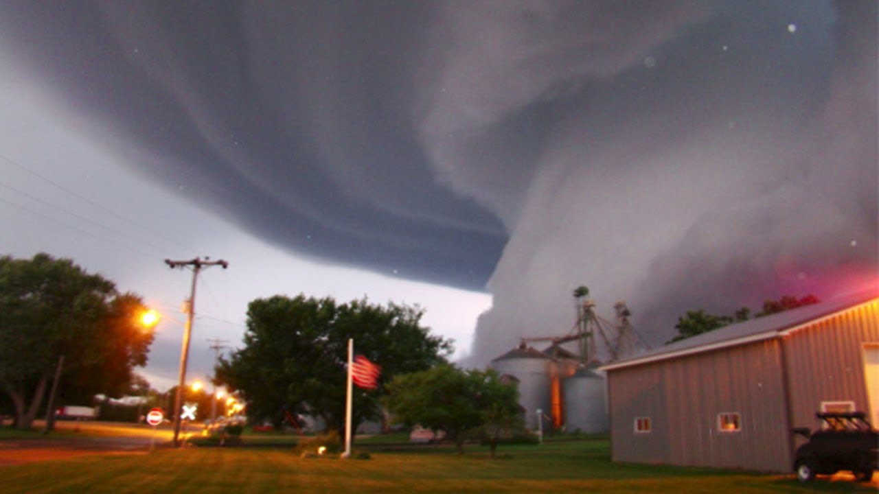Video: Deadly storms spawned 80 tornadoes in Midwest - YouTube