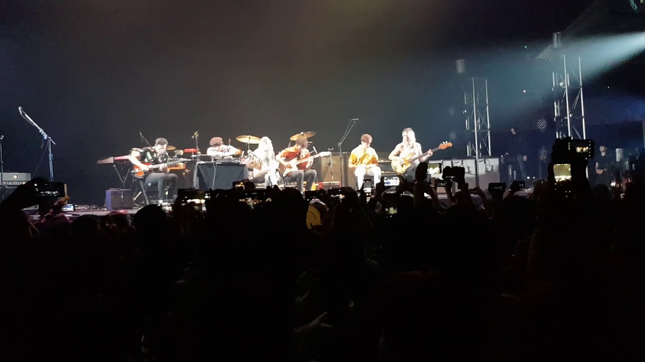 Paramore Manila Concert 2018 - Passionfruit - YouTube