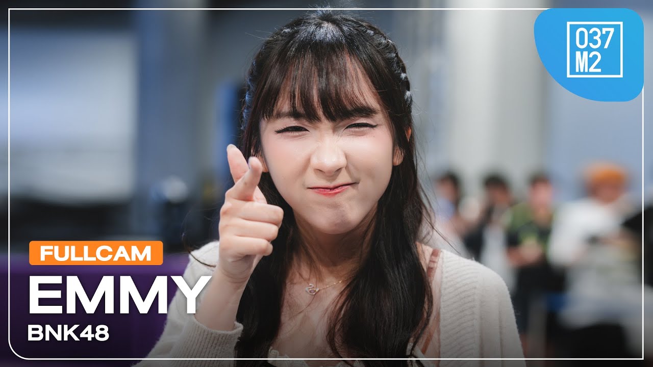 BNK48 Emmy @ MBK Center Sparking Happisness, MBK Center [Fancam 4K 60p ...