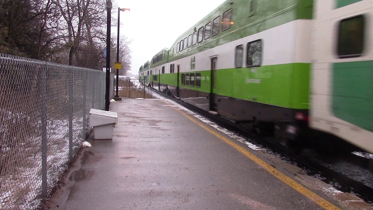 GO Transit train at Rouge Hill station. - YouTube