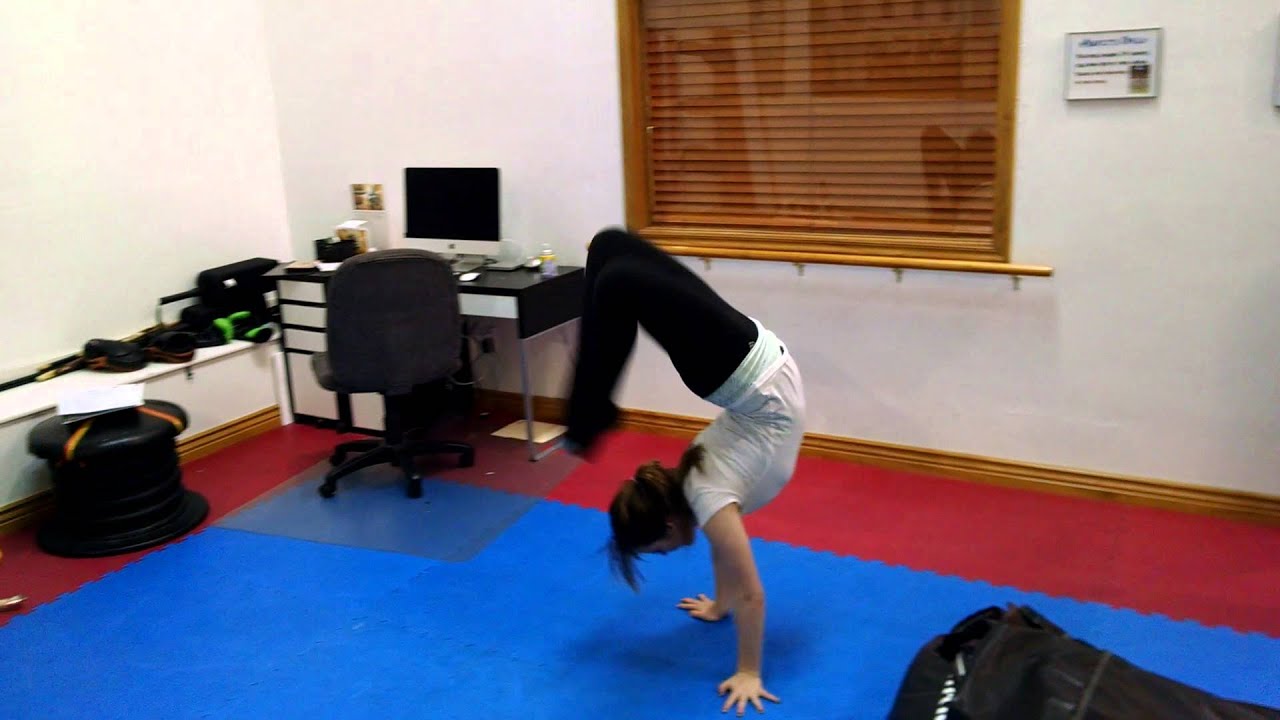 Contortion acro Ashlyn - YouTube