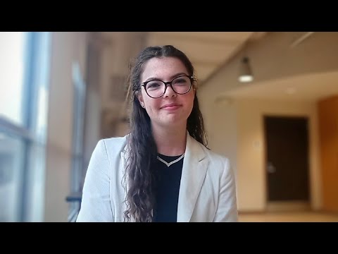 Interviewing College Student About Her Soles 12 | Public Feet Interview | Scouting Soleful Stories