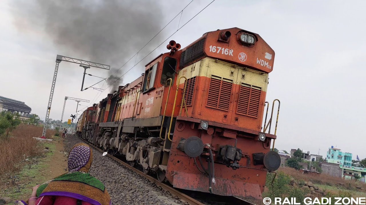 12765 Tirupati - Amravati Superfast Express | WDM3A & WDM3D Chugging ...