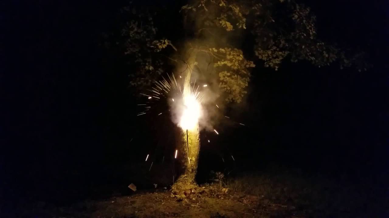 Spinning Fireworks Wheel - YouTube