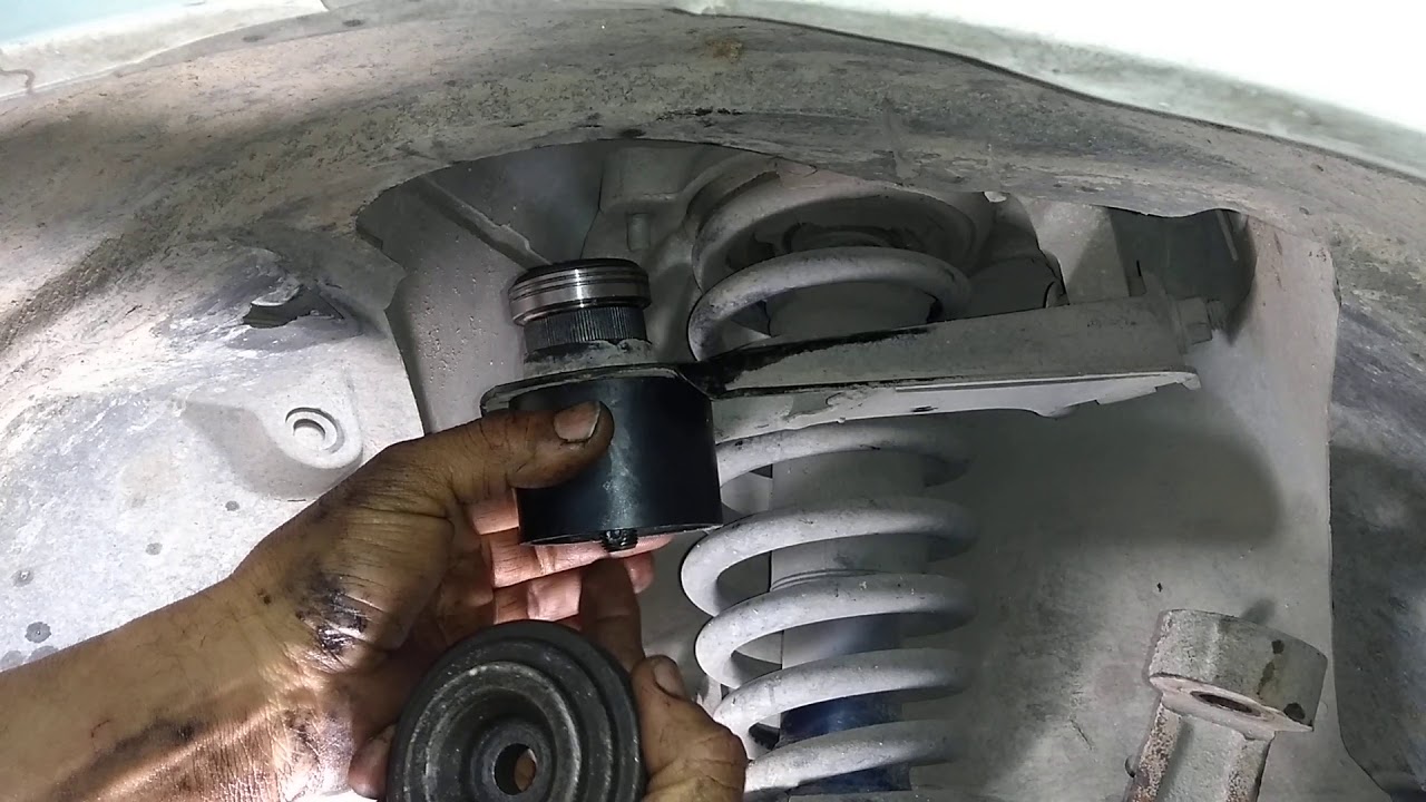 Stratus rotula superior ball joint - YouTube