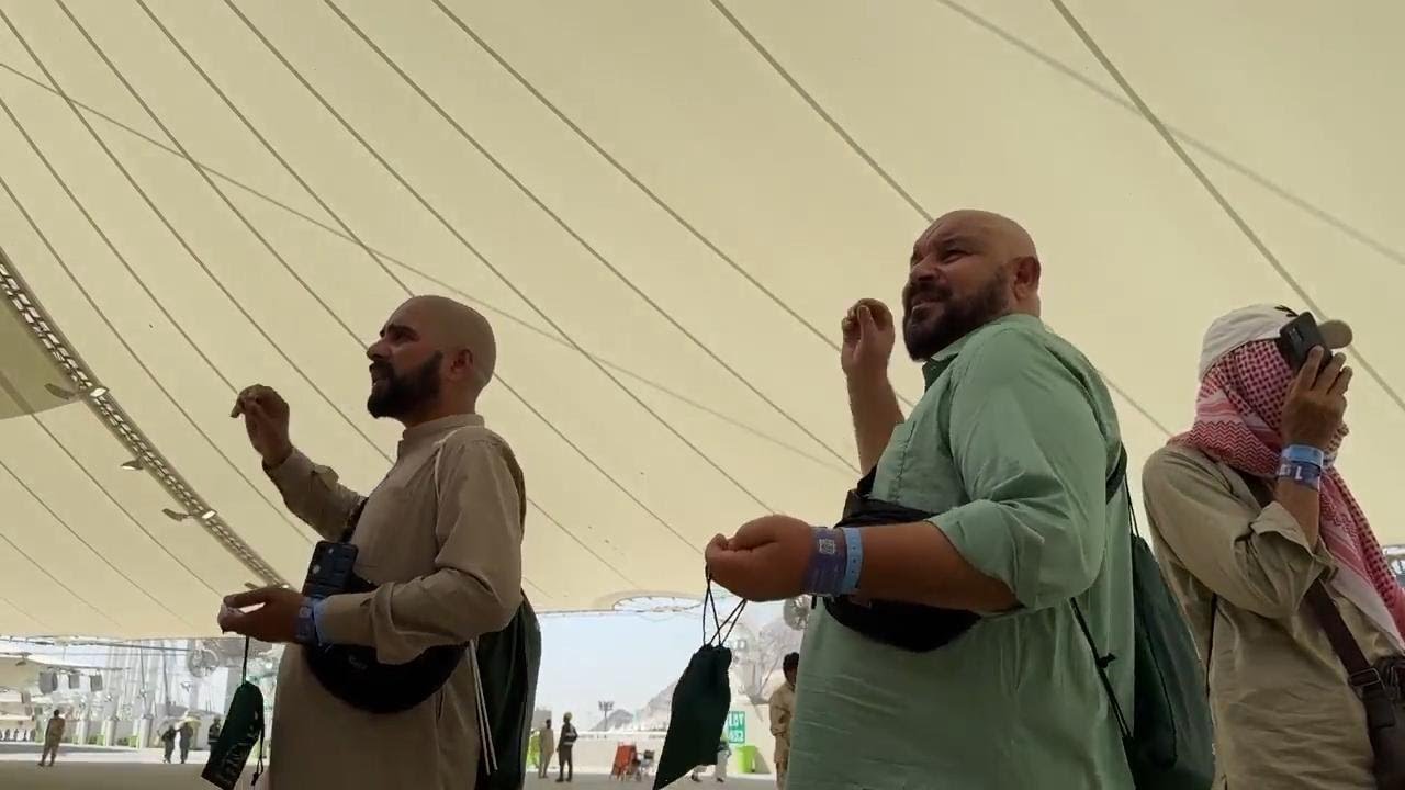 Muslim pilgrims continue the ritual of stoning the devil at Hajj - YouTube