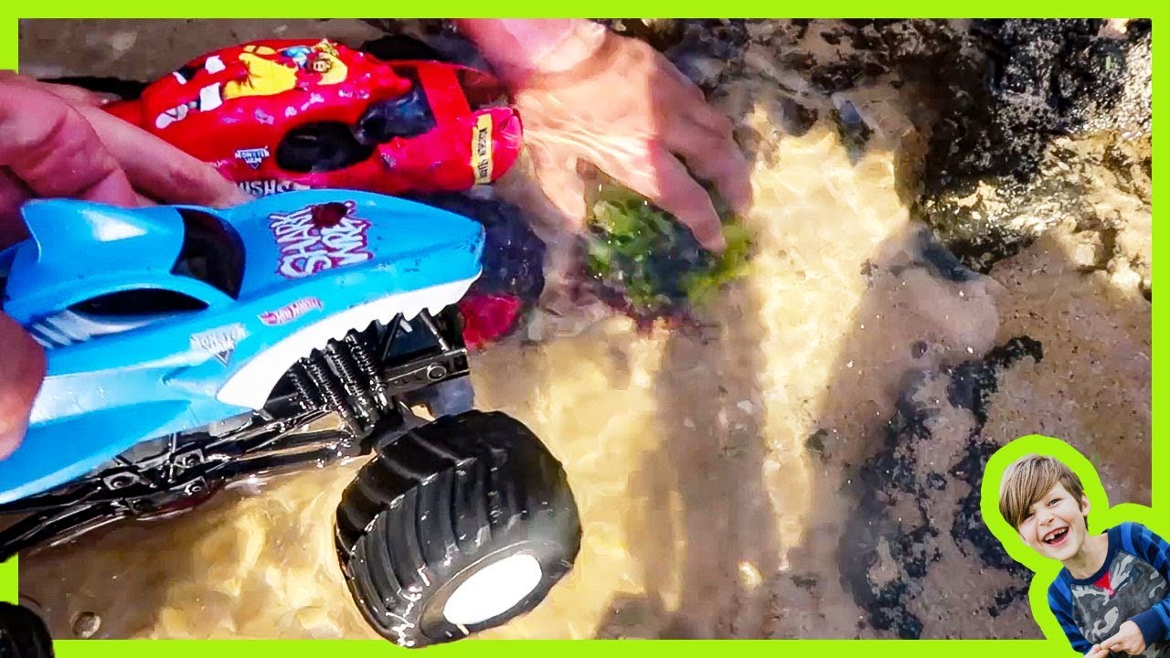 Axel Show Monster Trucks Having Fun! - YouTube