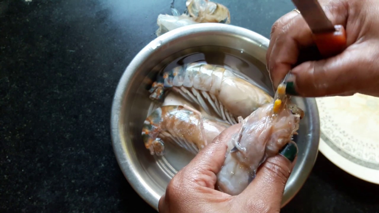 HOW TO CLEAN PRAWNS | HOW TO CLEAN & CUT SHRIMP - YouTube