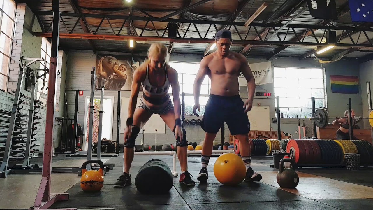 Synchronized crossfit movements - YouTube