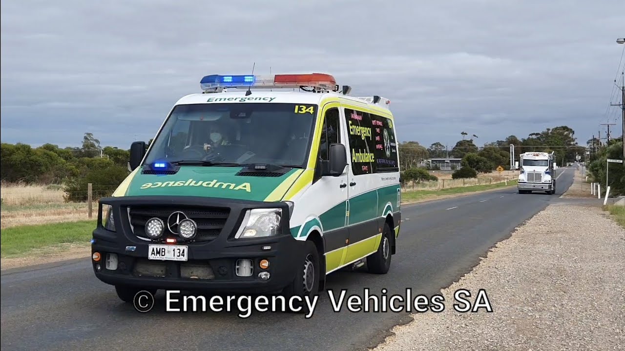 SA Ambulance Service Mercedes-Benz Sprinter ambulance #134 - YouTube